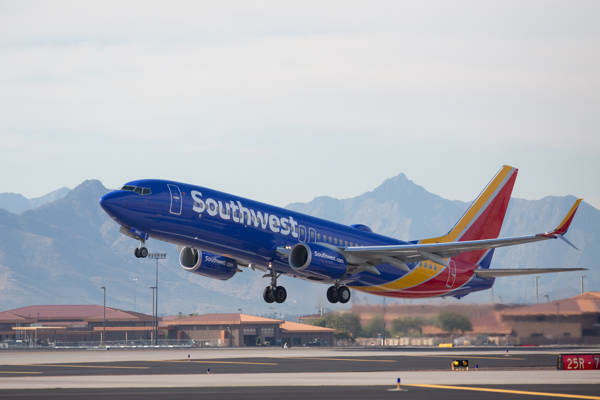 FOX BIZ NEWS Southwest Temporarily Grounds 130 Boeing 737 800