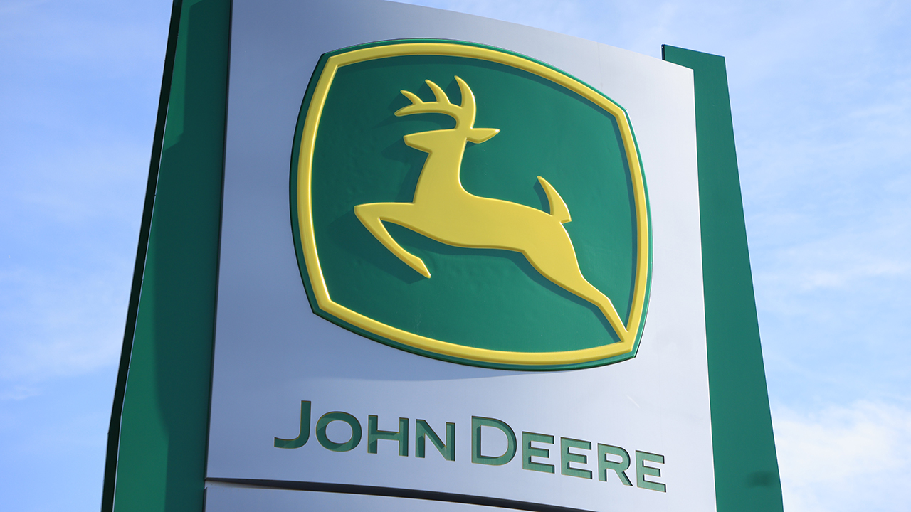 John Deere Hert Logo 5+ Hundred John Deere Logo Royalty Free Images,